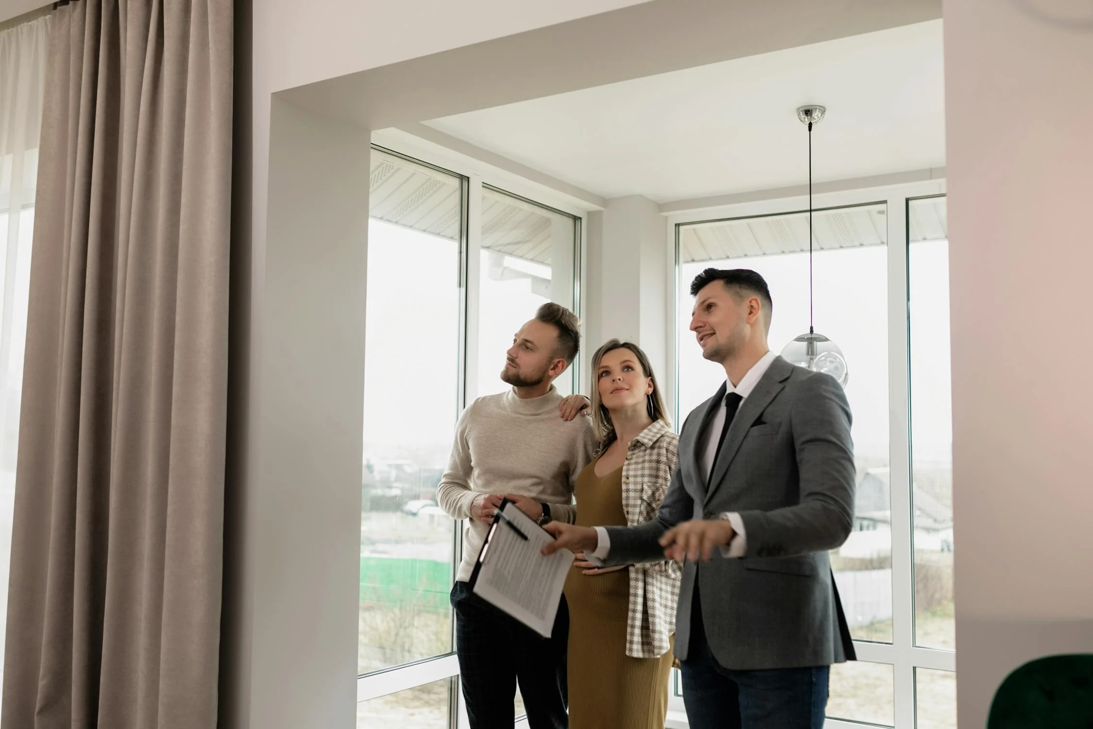 The Benefits of Hiring a Property Manager for Your Airbnb — FontsArena